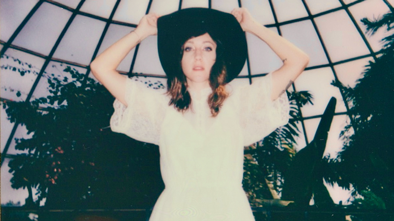 Video: Lauren Lakis, 'Take My Hand' – buzzbands.la